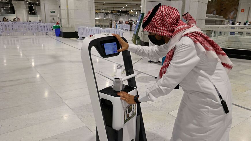 Robots to help Muslim pilgrims at holy sites in Saudi Arabia - Shia Waves