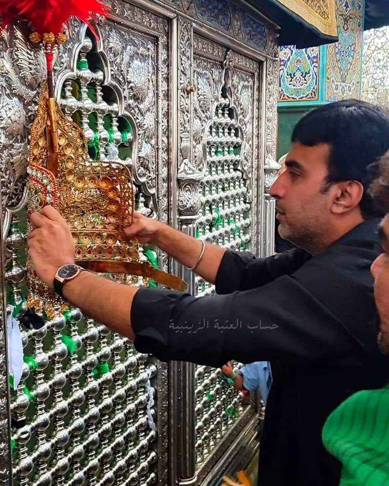 Pakistani pilgrims gift gold-plated crown to the Holy Shrine of Lady ...