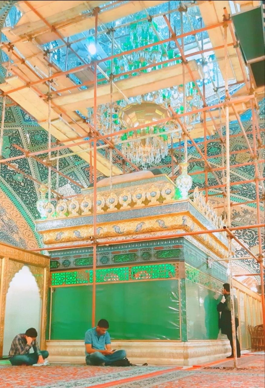 Activists and Shia citizens demand the construction of a new grille for ...