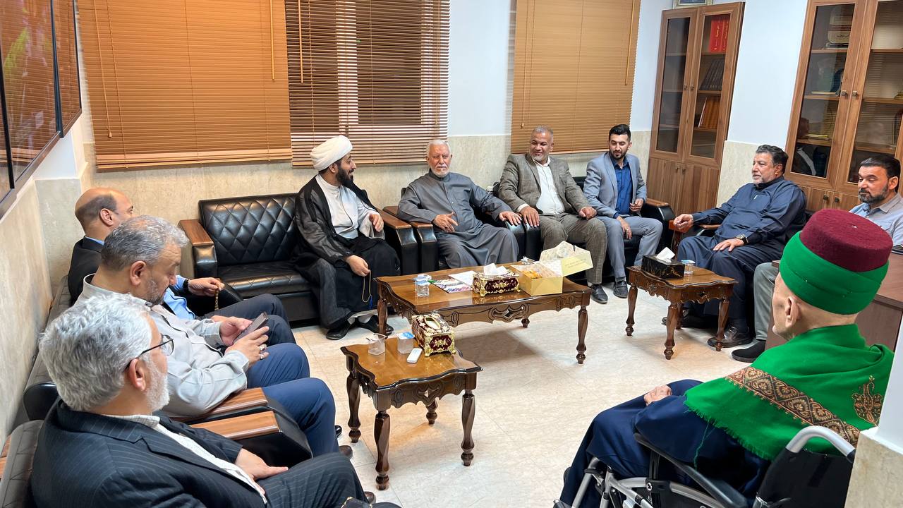 Famous reciter and prominent figures of Karbala visit the office of ...