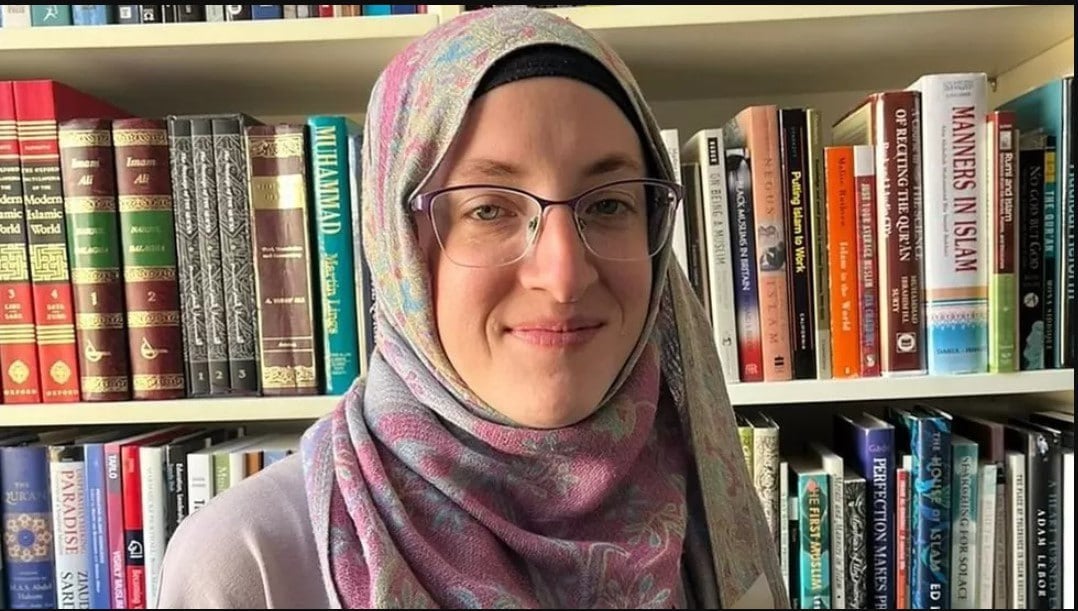 Muslim woman seeks to translate the Noble Quran and the Prophet’s ...