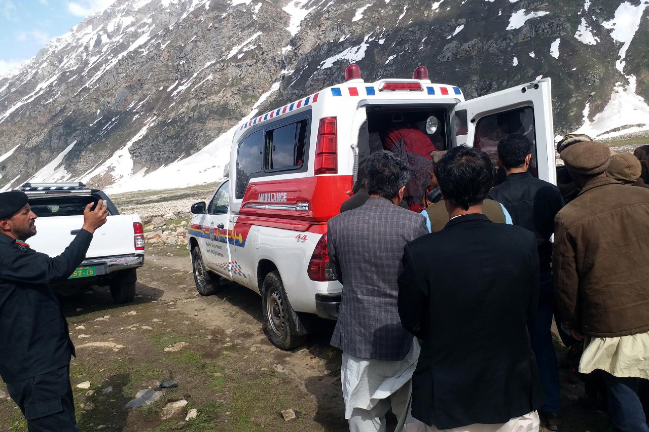Avalanche, caused by heavy rains, leaves 11 dead in northern Pakistan ...