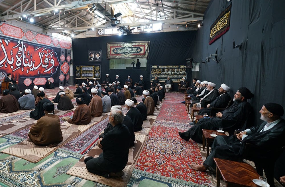Grand Ayatollah Shirazi discusses facing Qibla in obligatory, mustahab ...