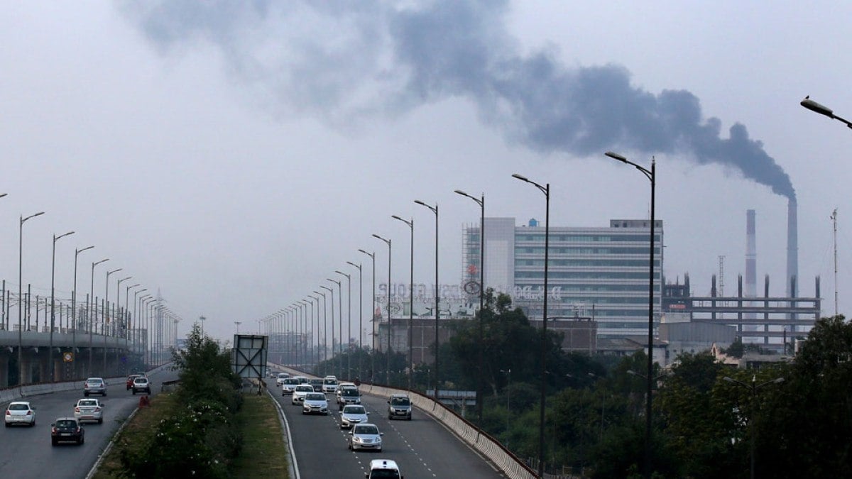 Schools closed, construction work stopped, buses banned as New Delhi ...