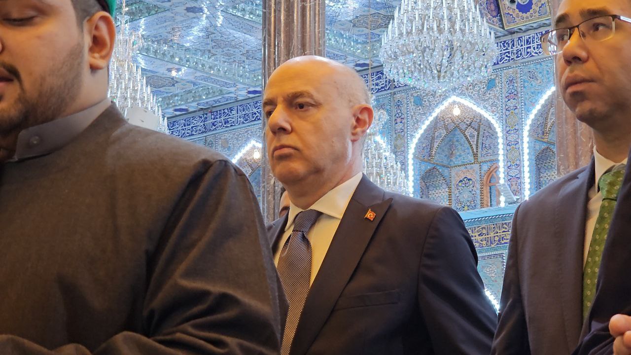 Iraq: Turkish ambassador to Iraq visits holy shrine of Imam Hussein in ...