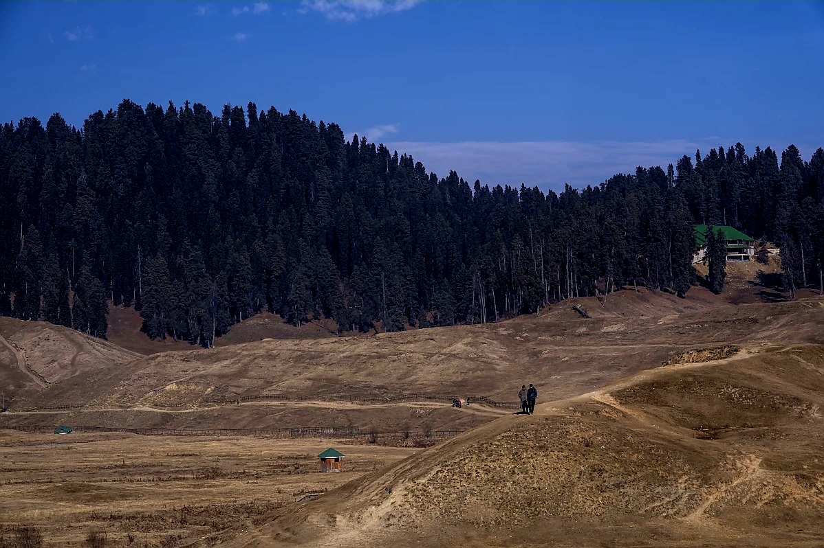Kashmiri residents facing dry winter in waiting for snow as experts ...