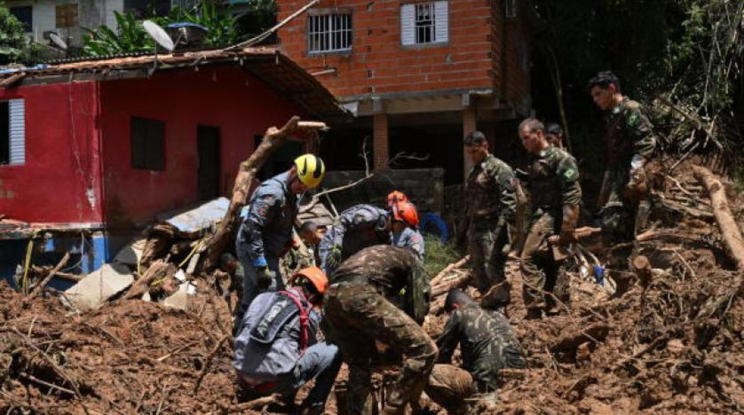 At least dozen killed by heavy floods, landslides in Brazil - Shia Waves