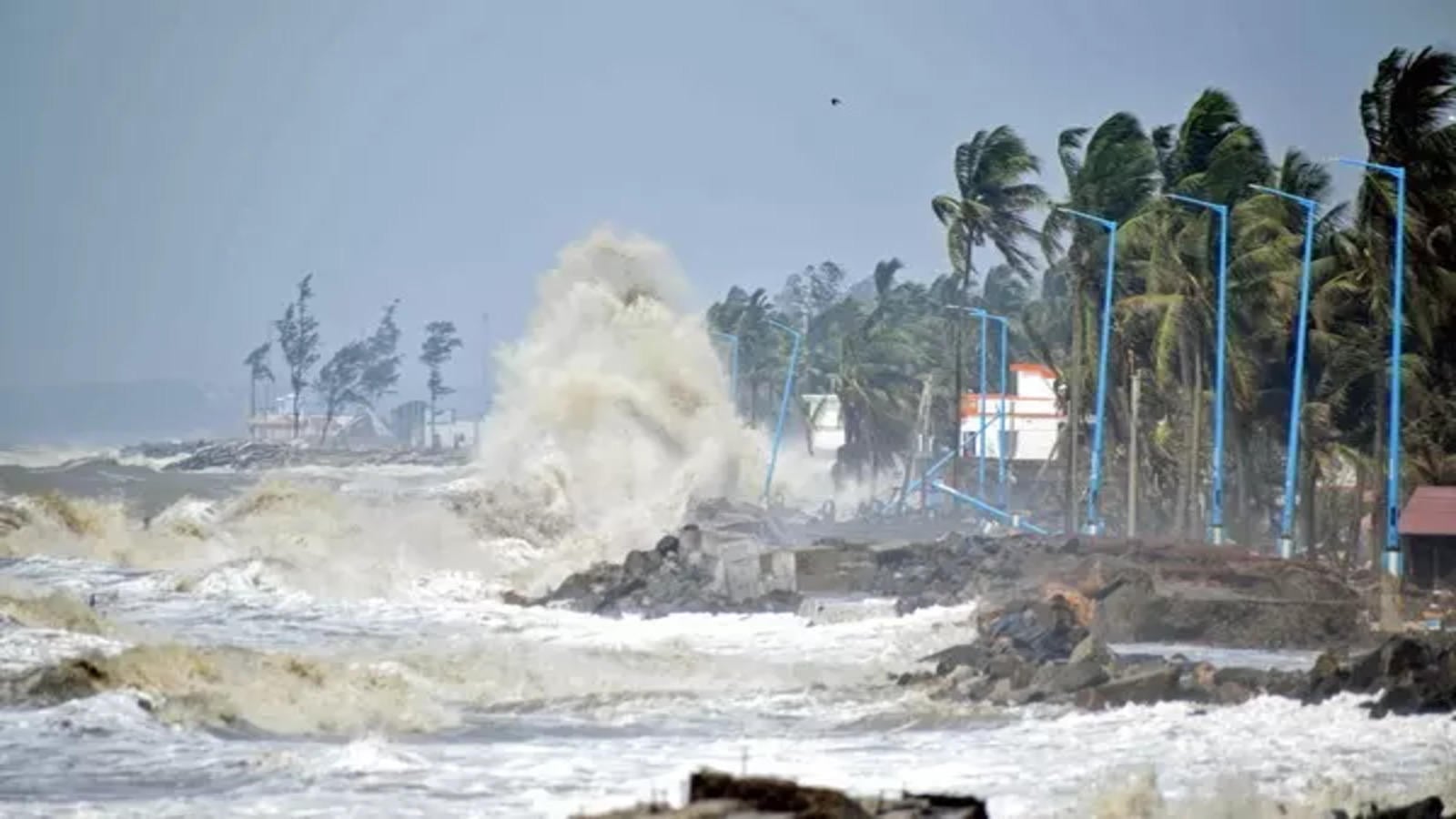 Cyclone Remal Batters Bangladesh Coast, Prompting Mass Evacuation of ...