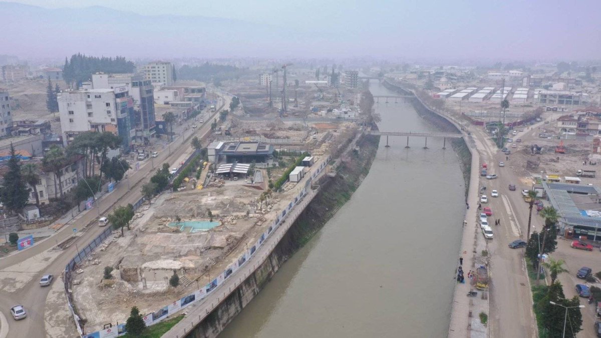 School bus plunges into river, leaving at least 7 dead in Northwestern ...