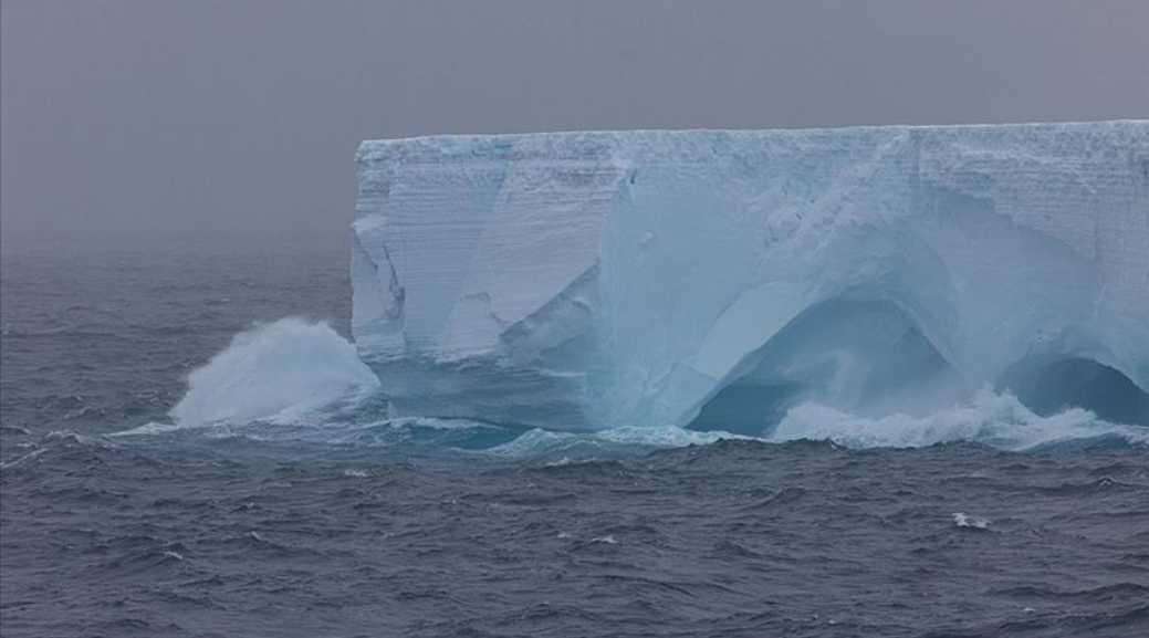 World's Largest Iceberg Breaks Free from Whirlpool, Moving Northward ...